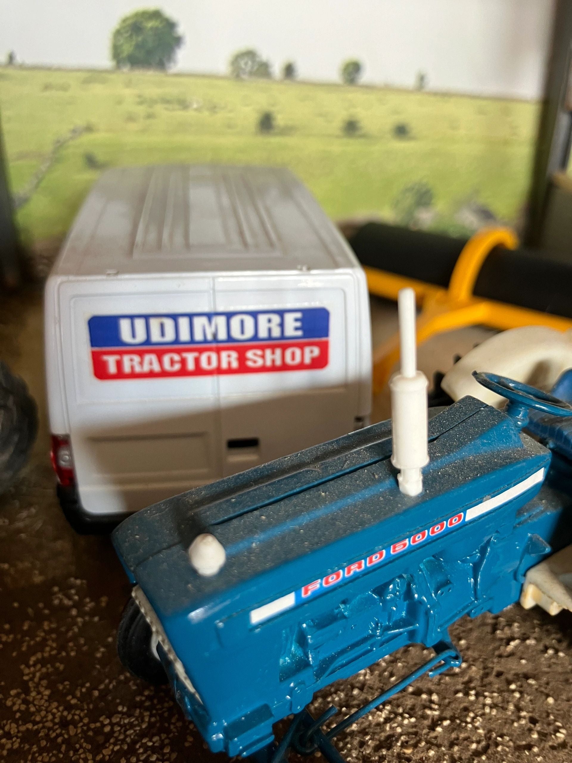 Britains Ford 5000 Tractor exhaust and air filter cleaner set 1:32 sca ...