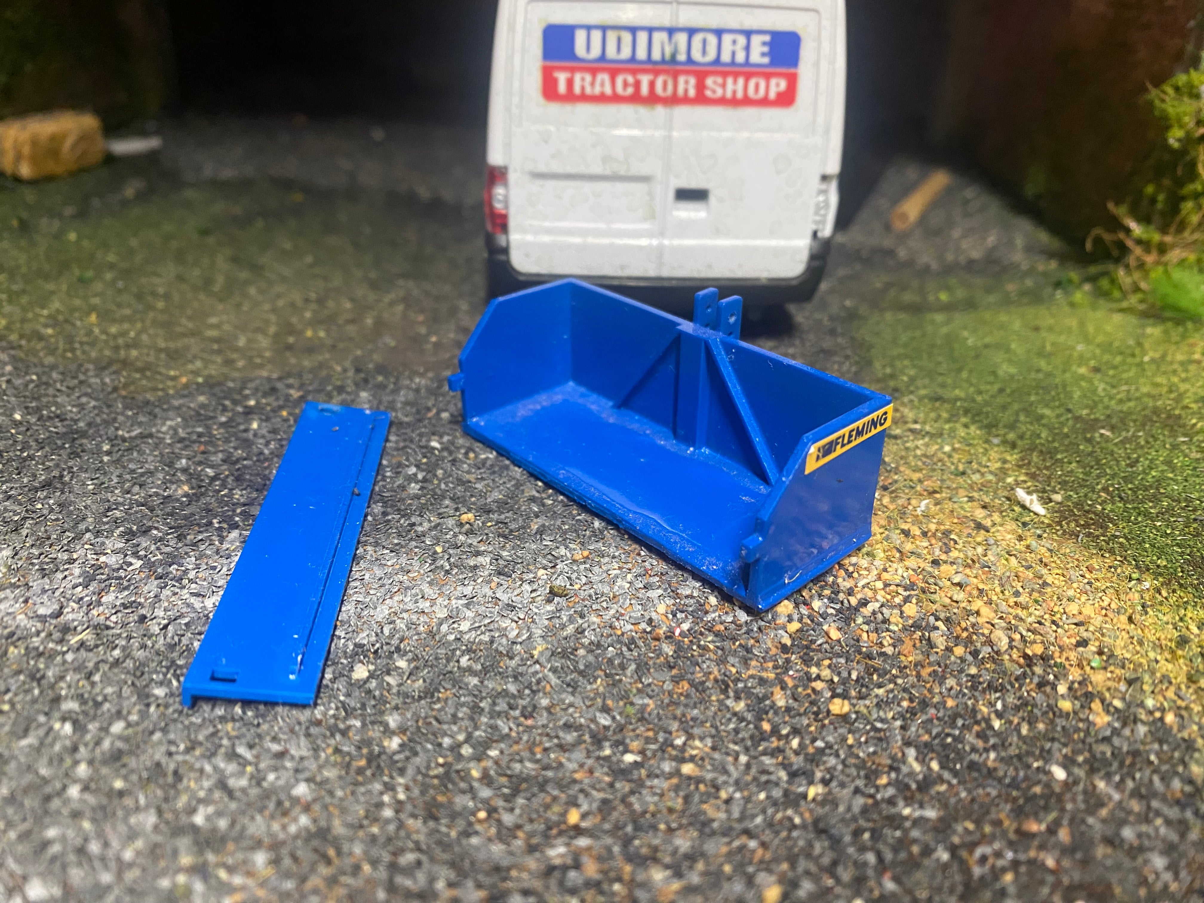 Hand made Blue Fleming Transport Box 1:32 scale – Udimore Tractor Shop