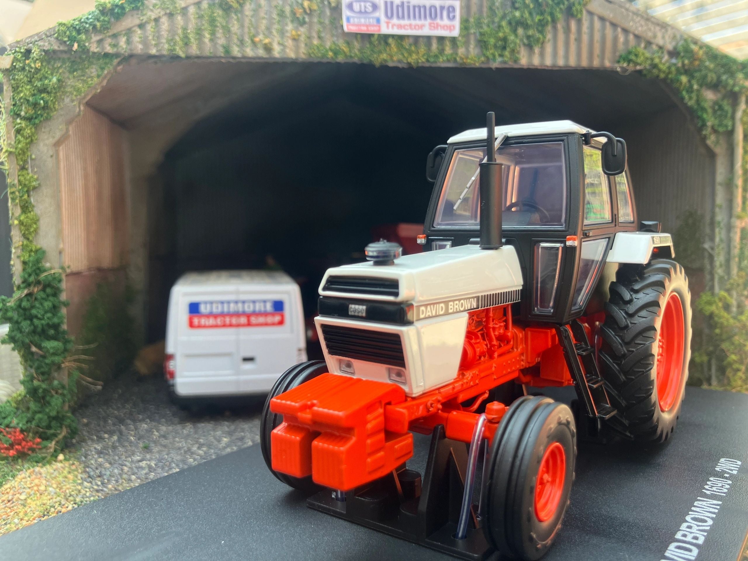 Universal Hobbies David Brown 1690 2wd Tractor BOXED 1:32 scale UH6754 ...